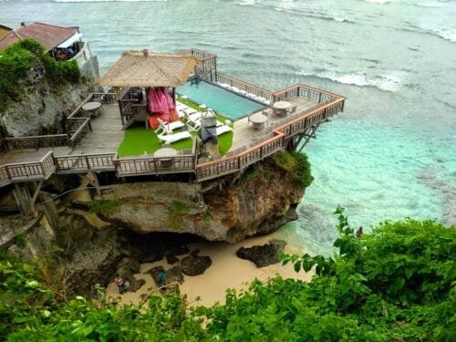 Explore Suluban Uluwatu Beach: Bali’s Surfing Cliffside Gem
